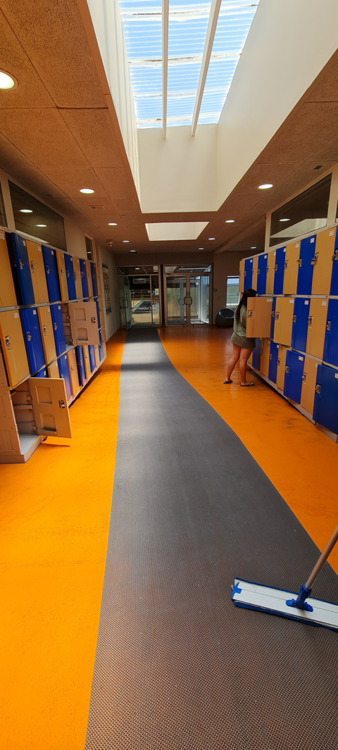 Piscina Municipal, Vitacura | Le corps flottant